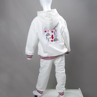 中国 背部の刺繍パッチが付いている280gsmプルオーバーのトレーナーの上そして動悸の羊毛の生地 販売のため