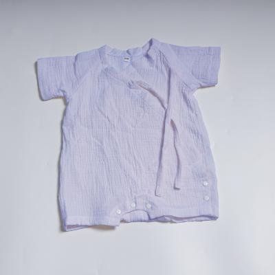 中国 100%の綿モスリンの綿の薄い色の偶然の短い袖のロンパース 販売のため
