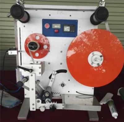 China Stable Performance Semi Automatic Round Bottle Labeling Machine for sale
