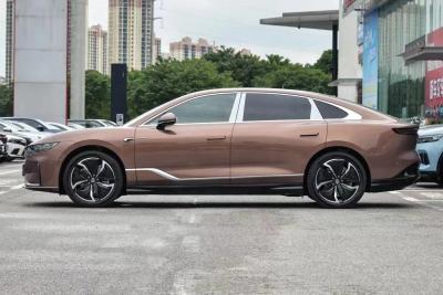 Cina Introduzione della Voyah Chasing Light Una berlina da 5 porte da 5 posti con una capacità motore da 4,1 a 6 litri in vendita