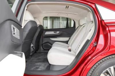 China Revolutioneer je woon-werkverkeer met Hongqi EQM-5's toonaangevende linksafrijdende elektrische SUV. Te koop