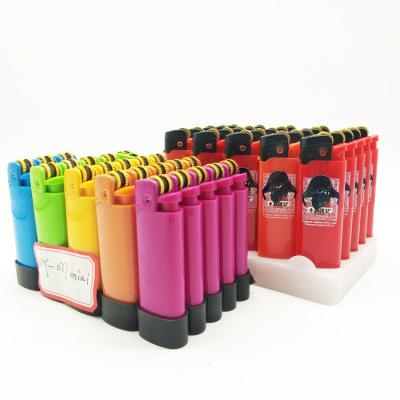 Cina Accendino a rulli monouso a colori personalizzati per accessori di fumo in vendita