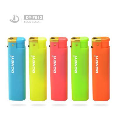 Cina Accendino a prova di vento OEM a colori trasparenti per promozione Modello NO. DY-F012 7.88*2.1*1.1 CM in vendita