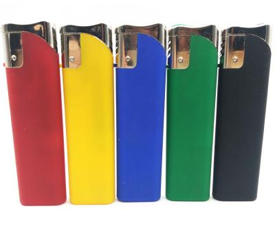 Cina 80.1*24.3*9.6mm accendino con design a prova di vento e funzione ricaricabile in vendita