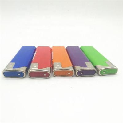 Cina Torcia a getto di plastica regalo colorato personalizzato accendino di sigarette ricaricabile accendino elettrico in vendita