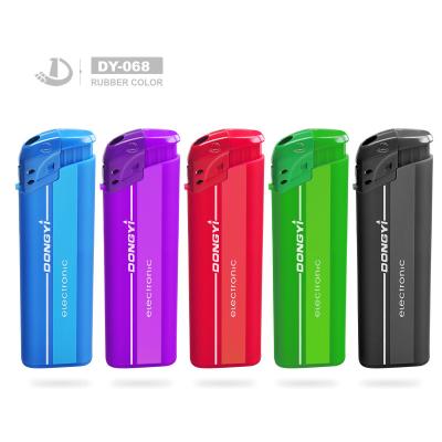 Cina DY-068 accendino a gas per sigarette a colori in gomma elettronica in vendita