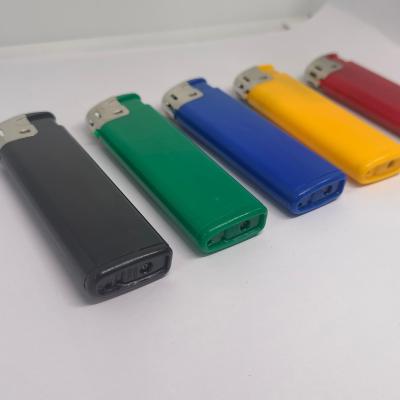 Cina Dy-055 Elegante accendino elettronico a gas di plastica ricaricabile con personalizzazione ISO9994 in vendita
