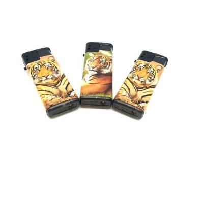 Cina ISO9994 Standard Turbo Flame Windproof Gas Lighter con Tiger Sticker Logo personalizzato in vendita
