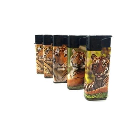 Cina ISO9994 Standard Turbo Flame Windproof Gas Lighter con Tiger Sticker Logo personalizzato in vendita