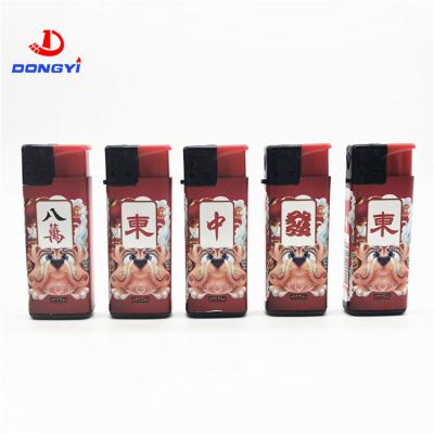 Cina Logo personalizzato accendino di sigaretta di plastica ricaricabile accenditori a gas accenditori convenienti in vendita