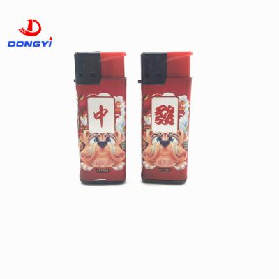 Cina Logo personalizzato accendino di sigaretta di plastica ricaricabile accenditori a gas accenditori convenienti in vendita