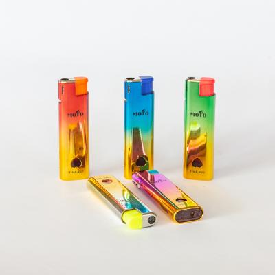 中国 ファッショナブルなデザイン Dy-F018 防風プラスチックガスライター 販売のため