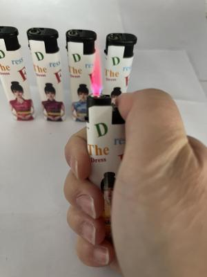 Cina 7.94*1.96*1.12 CM Torcia Logo personalizzato accendino tascabile per accendino elettrico a gas al butano in vendita