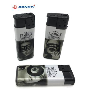 Cina Accendino a prova di vento elettrico monouso per EUR e USB Personalizzazione Moda classica in vendita