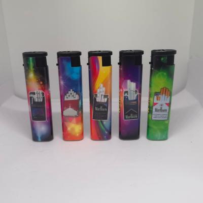Cina Richiesta personalizzata Windproof Stile Jet Blu Flame Novità accendini a gas a Dongyi in vendita