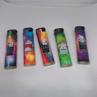 Cina Richiesta personalizzata Windproof Stile Jet Blu Flame Novità accendini a gas a Dongyi in vendita