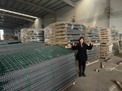 中国 3x3インチ ヘスコ 溶接式 平方 軍事バリア 緑色 地質繊維 販売のため