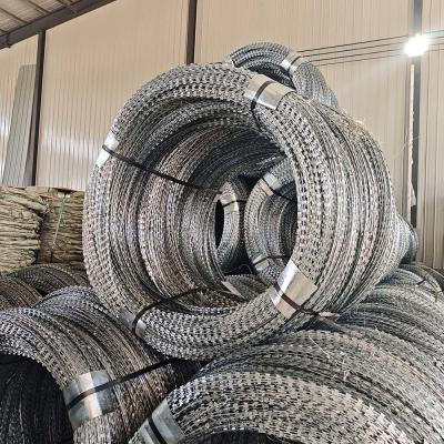 China BTO-16 Razor Barbed Wire High Tensile Rolls For Secure Enclosures Wire Fence for sale
