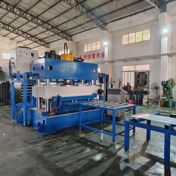 Quality High Accuracy Cable Tray Forming Machine Vertical Split Body Installation Form for sale