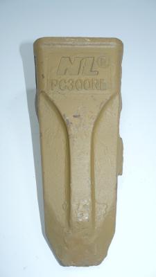 China Alloy Steel Excavator Tooth Point 207-70-14151 Bucket Tooth Wear Resistant PC300 for sale