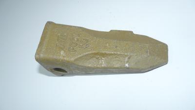 China PC60 201-70-24140RC Standard Bucket Tooth Suitable for Komatsu 60 Style Machine for sale