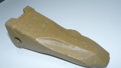 China Customized Bucket Tooth Point Standard Loader Bucket Teeth 2713Y1217 for sale