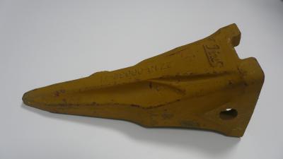 China 2713Y00032 Excavator Tooth Customized Bucket Teeth For Wheel Loader for sale