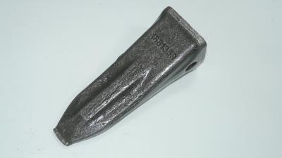 China Durable Wear Resistant Bucket Teeth 1681359 / 1U3352 Tooth For Earth Square Flat for sale