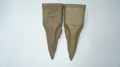 China Komatsu PC400 Excavator Spare Parts Bucket Tooth 208-70-14152TL 208-70-14270 for sale