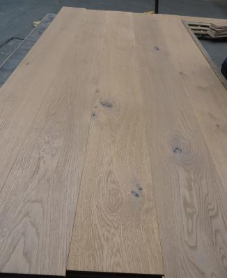 China oak engineered wood flooring with invisible lacquer for sale