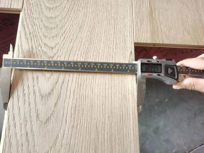 China 3 Layers European Oak Engineered Wood Flooring with Invisible Lacquer in 1900 x 190 x 15/4MM for sale