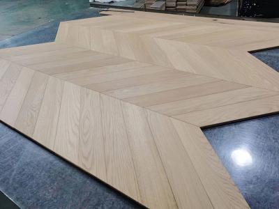 China Two Layers Chevron Engineered Oak Flooring With E0 Formalhyde Emission for sale
