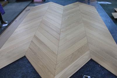 China Two Layers Chevron Engineered Oak Flooring With E0 Formalhyde Emission for sale