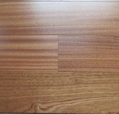 Chine Le sapele africain a machiné le plancher de bois dur, la surface douce et naturel laqués à vendre