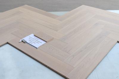 China Residential White Oak Herringbone Engineered Flooring 910x150x15mm for sale