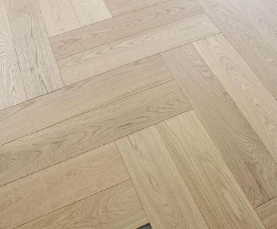 China Brushed Matt White Engineered Oak Herringbone Flooring 700x150x11MM for sale