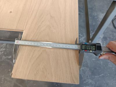 China Multi-layers European Oak Engineered Wood Floor with Invisible Lacquer and Natural Finish for sale