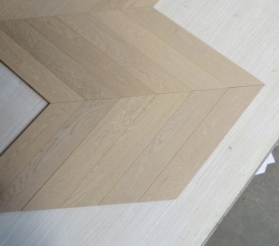 China White Stained Engineered Oak Chevron Flooring Premium Grade EC54 Color for sale