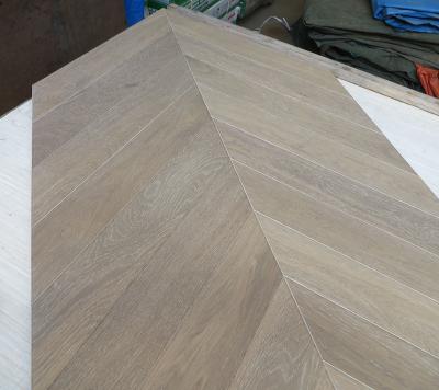 China Smoked Russian Oak Chevron Engineered Hardwood Flooring Indoor Floor for sale