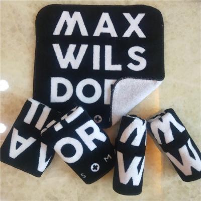 Chine La coutume bon marché de microfiber de la Chine a imprimé la petite mini serviette de visage d'enfants à vendre