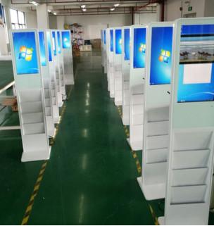 China Assoalho que está a exposição do quiosque da rede do Signage de Digitas 21,5 polegadas com prateleira do jornal à venda