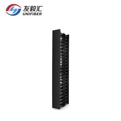 Cina Vertical Dual Sided Cable Manager, 45RU, Bend Radius Plastic Finger Duct, 4.9 in. Wide in vendita