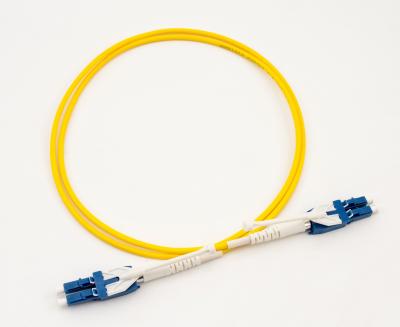 中国 極性の切替可能なUniboot MPO MTPのパッチ・コードLCへのプッシュ プル タブとのLC OS2 9/125um 販売のため