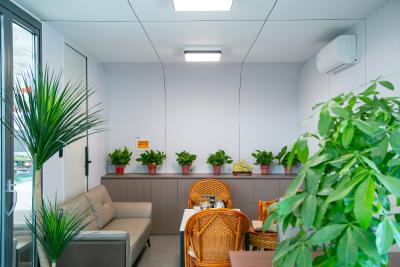 China Experience the Versatility of the Apple Cabin House A Sleek and Eco-Friendly Space for Accommodations for sale