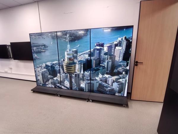 Quality 65'' Ultra-Thin Bezel HD LCD Advertising Machine Anti-Explosion Vertical LCD for sale