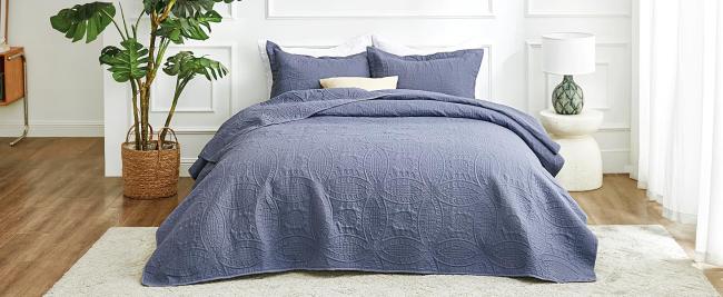 King size bedspread set with coin pattern design