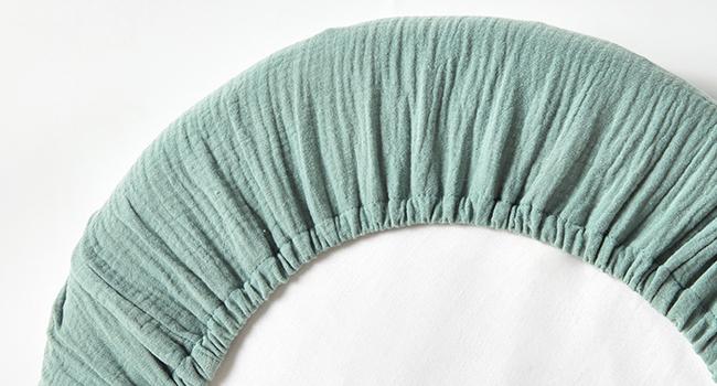Detail of elastic band securing sheet to bassinet