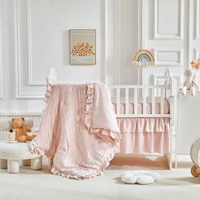 China Conjunto de roupa de cama para berço de microfibra rosa - Conjunto para bebé Shabby Chic de 3 peças à venda