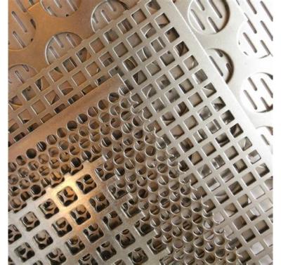 Cina Strati decorativo della griglia del metallo di AISI ASTM GB acciaio Mesh Walkway Panels di 50mm - di 2mm in vendita