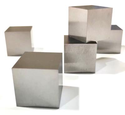 Cina 1kg 38*38*38mm 99.95% Pure Tungsten Cube Metal Polished Surface in vendita